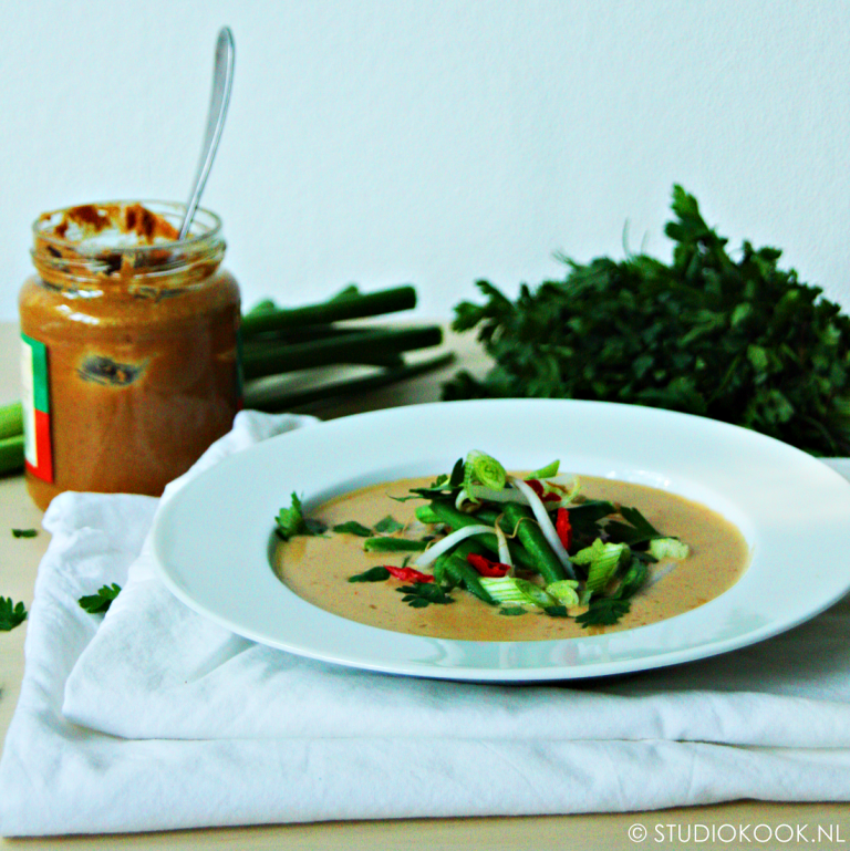 Pindasoep recept - met lekker veel groenten - StudioKOOK